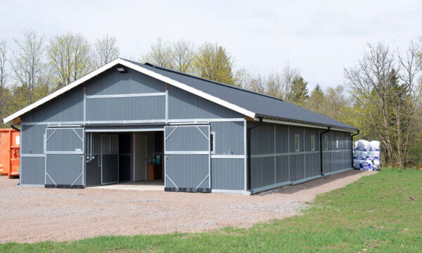 Bygga stall? Köp komplett stall anpassat efter dina behov. - Uteboxen.se