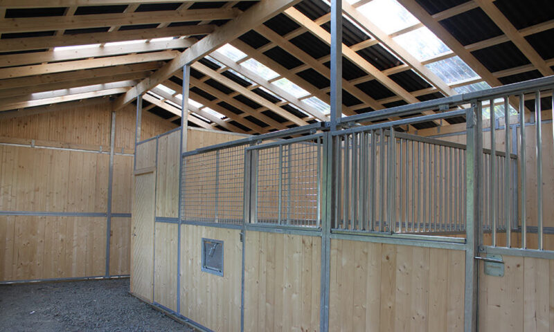 Bygga stall? Köp komplett stall anpassat efter dina behov. - Uteboxen.se