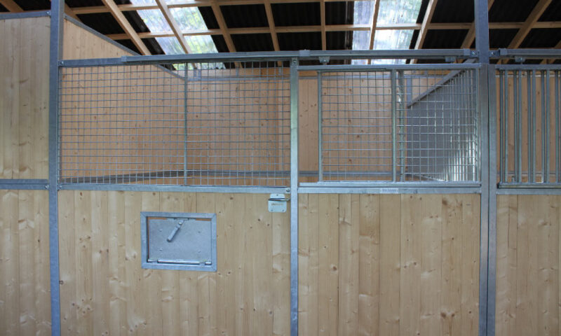 Bygga stall? Köp komplett stall anpassat efter dina behov. - Uteboxen.se